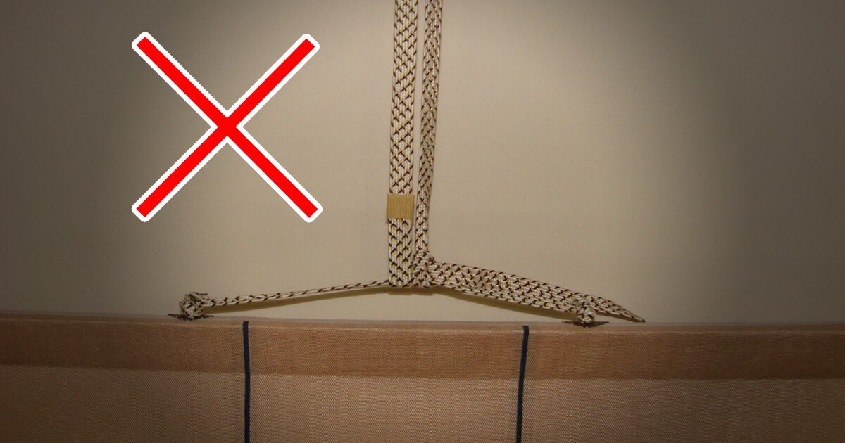 Danger!! That Way of Hanging Could Make Your Scroll Fall!! - ART NOMURA